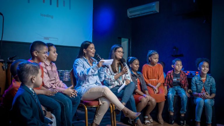7 Proven Youth Program Ideas For Building Confident, Creative Teens